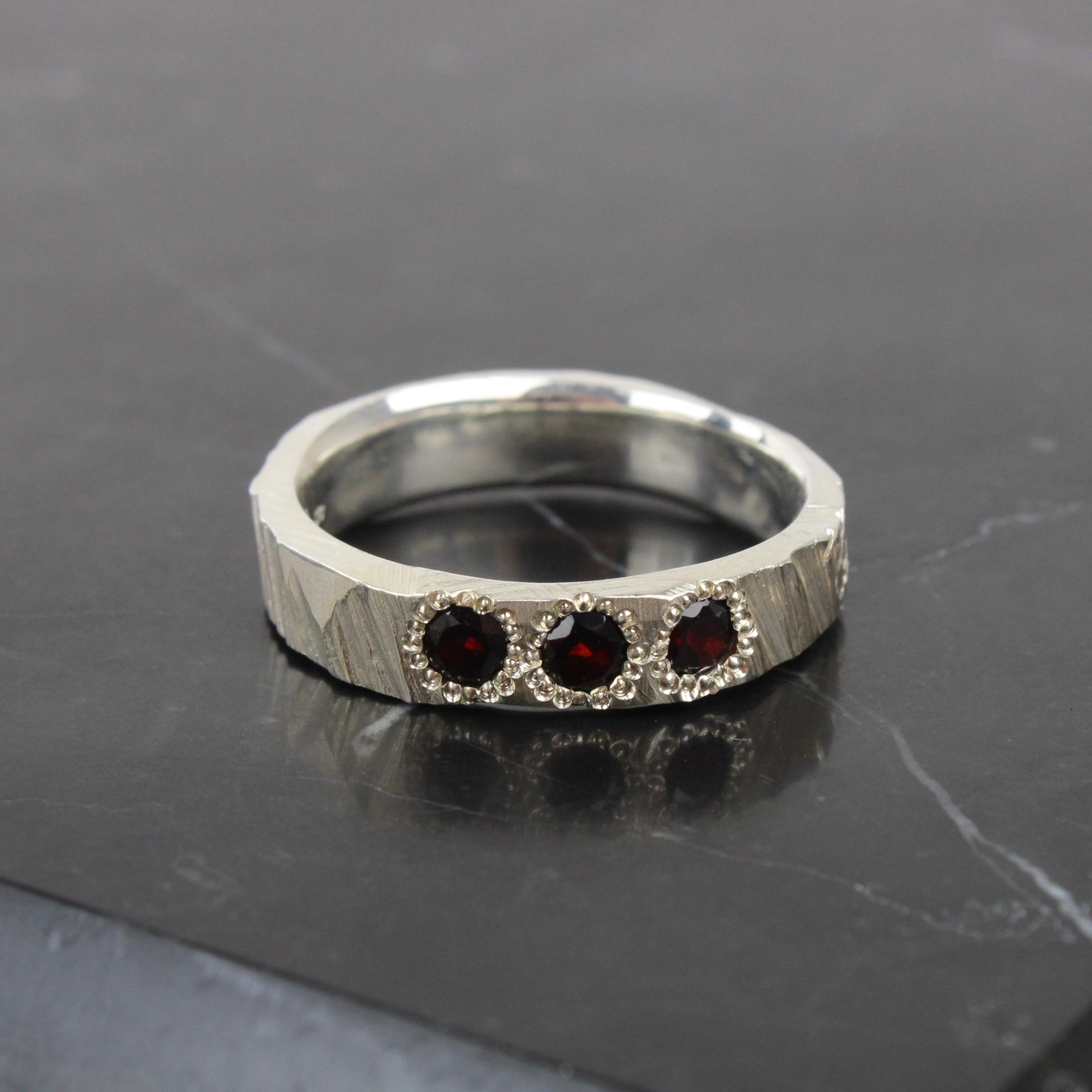 Bark Band with Three Garnets – Kina NZ Design + Artspace