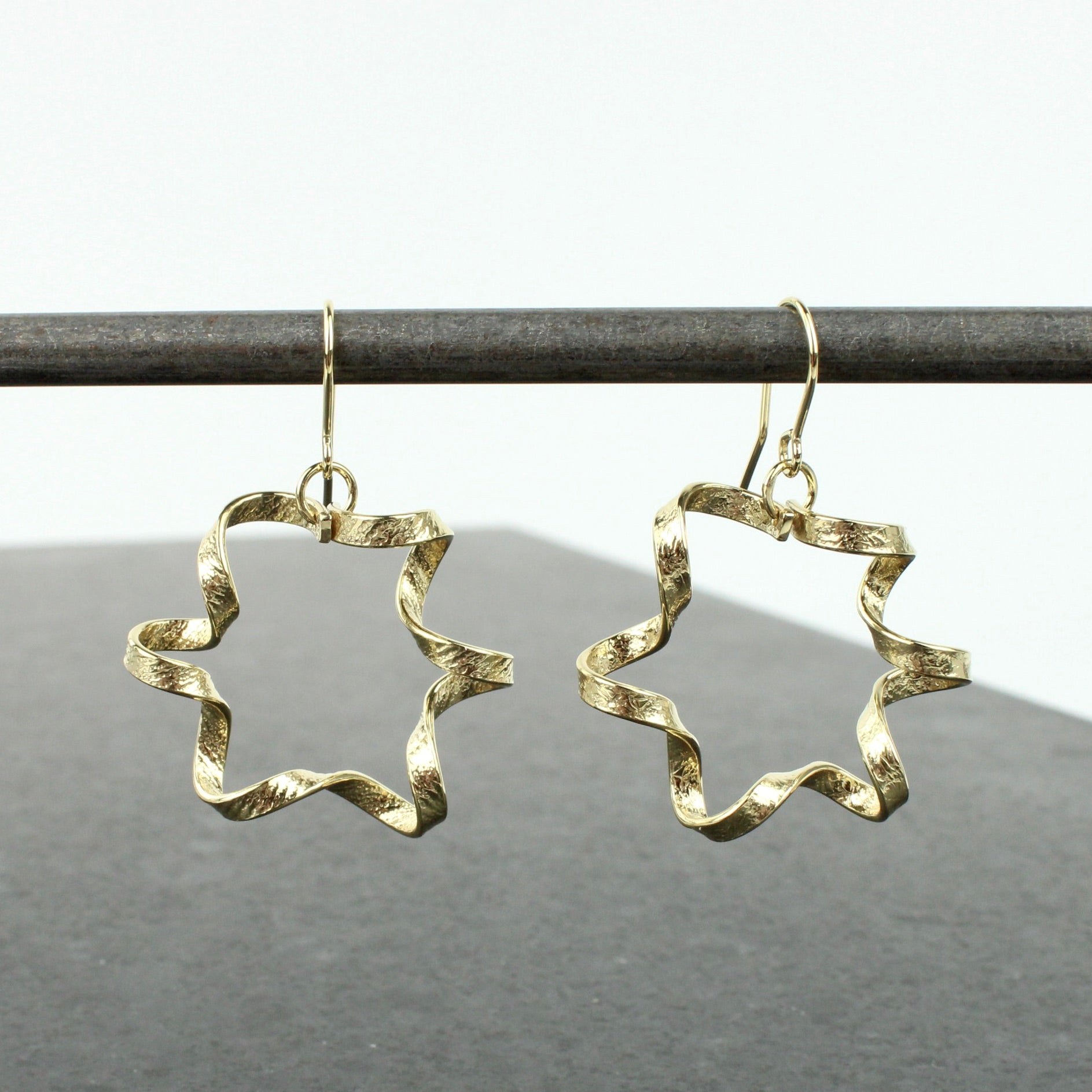 Twist loops - gold – Kina NZ Design + Artspace