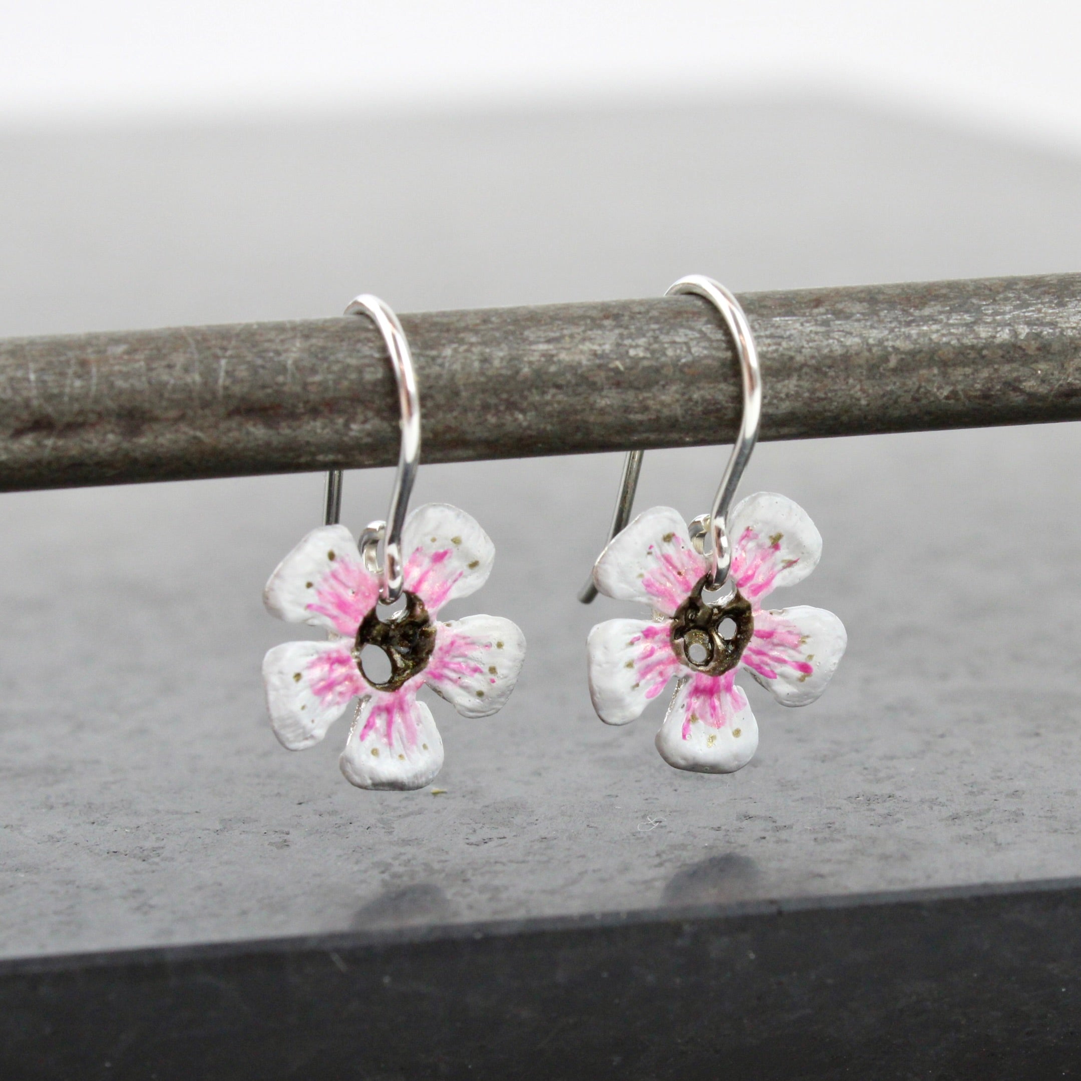 Manuka Flower Earrings – Kina NZ Design + Artspace