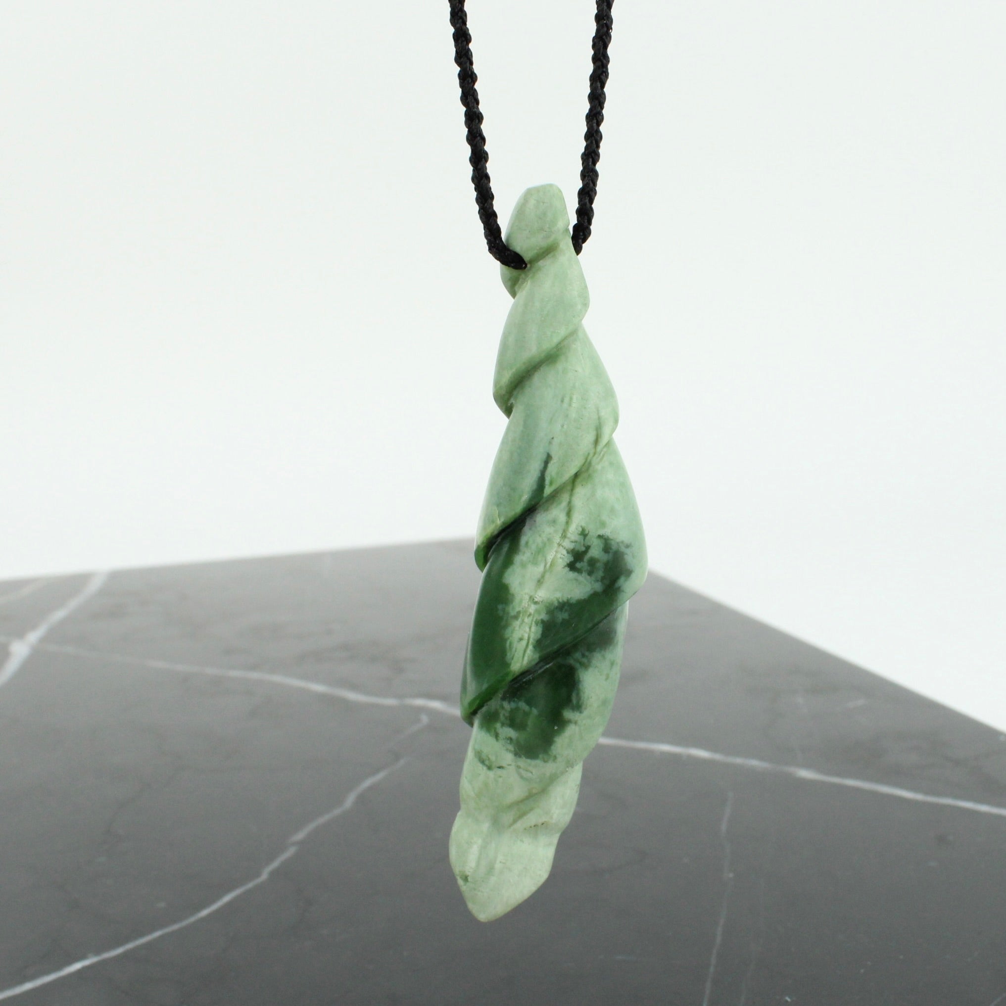 Twist Greenstone Pendant – Kina NZ Design + Artspace