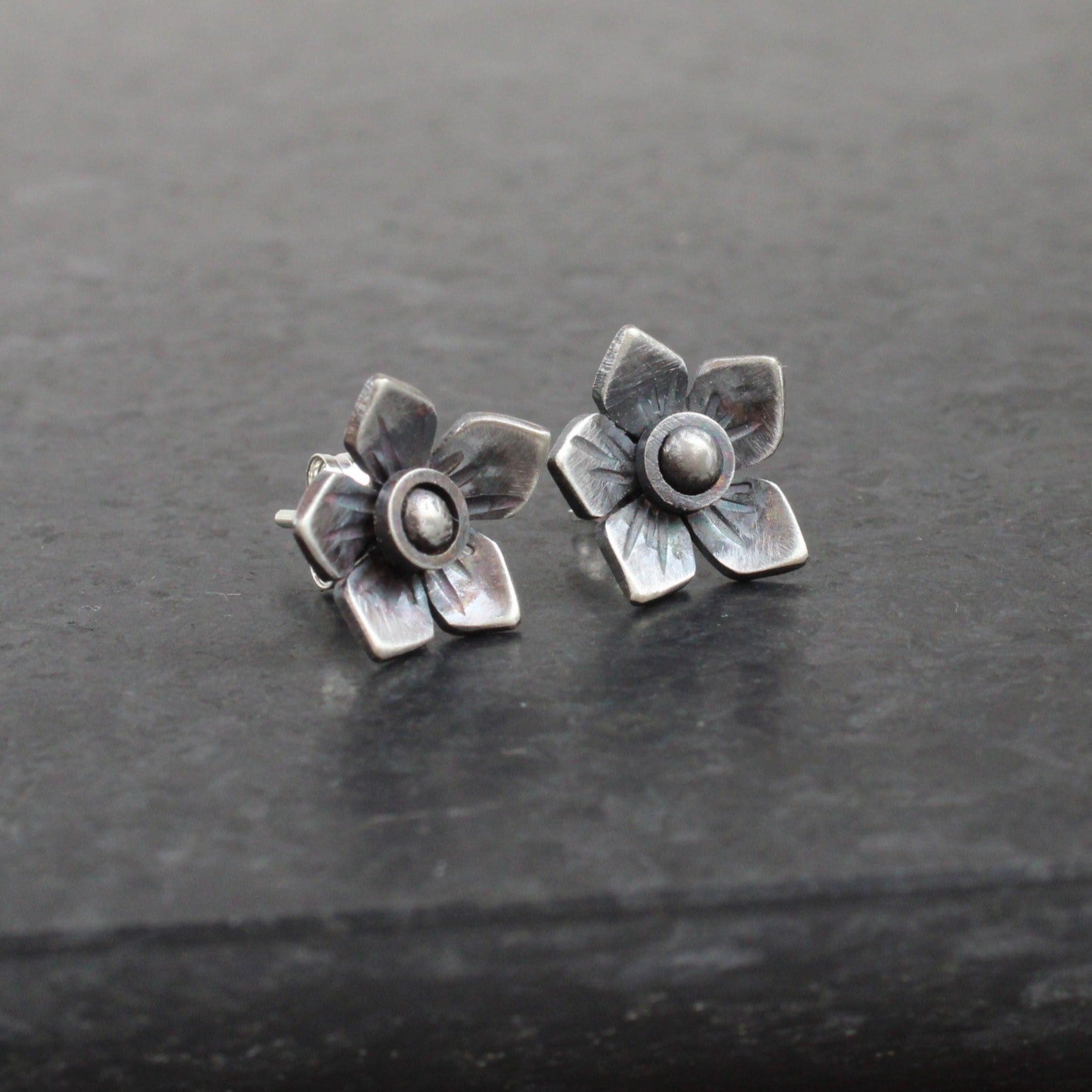 Alpine Gentian studs – Kina NZ Design + Artspace