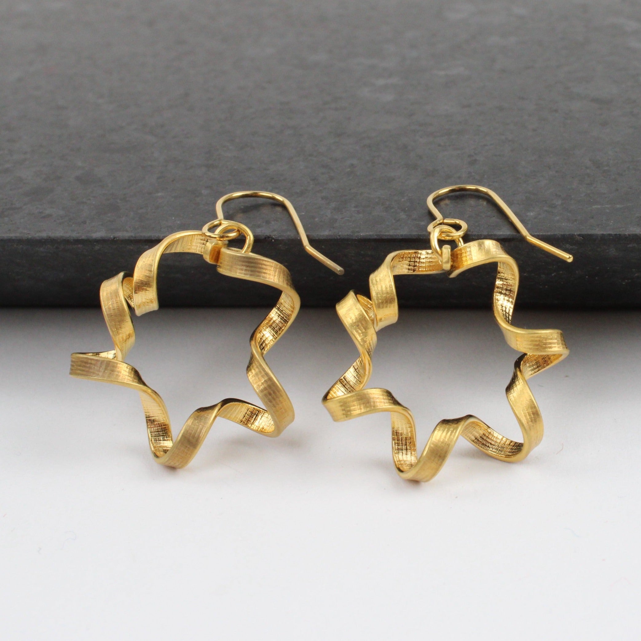 Twist hoops - gold – Kina NZ Design + Artspace
