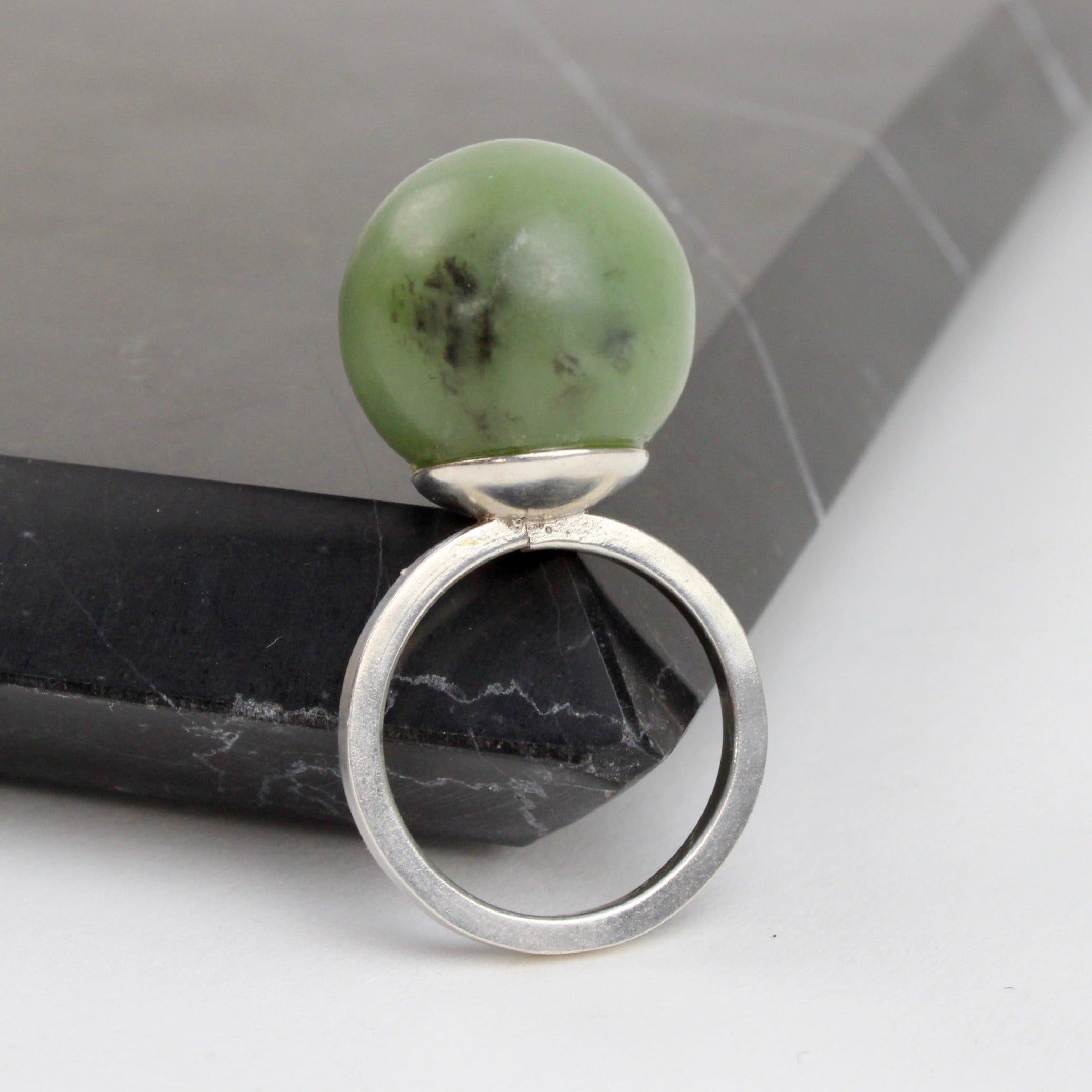 Te Whanau o Tamanui-te-ra Greenstone ring – Kina NZ Design + Artspace