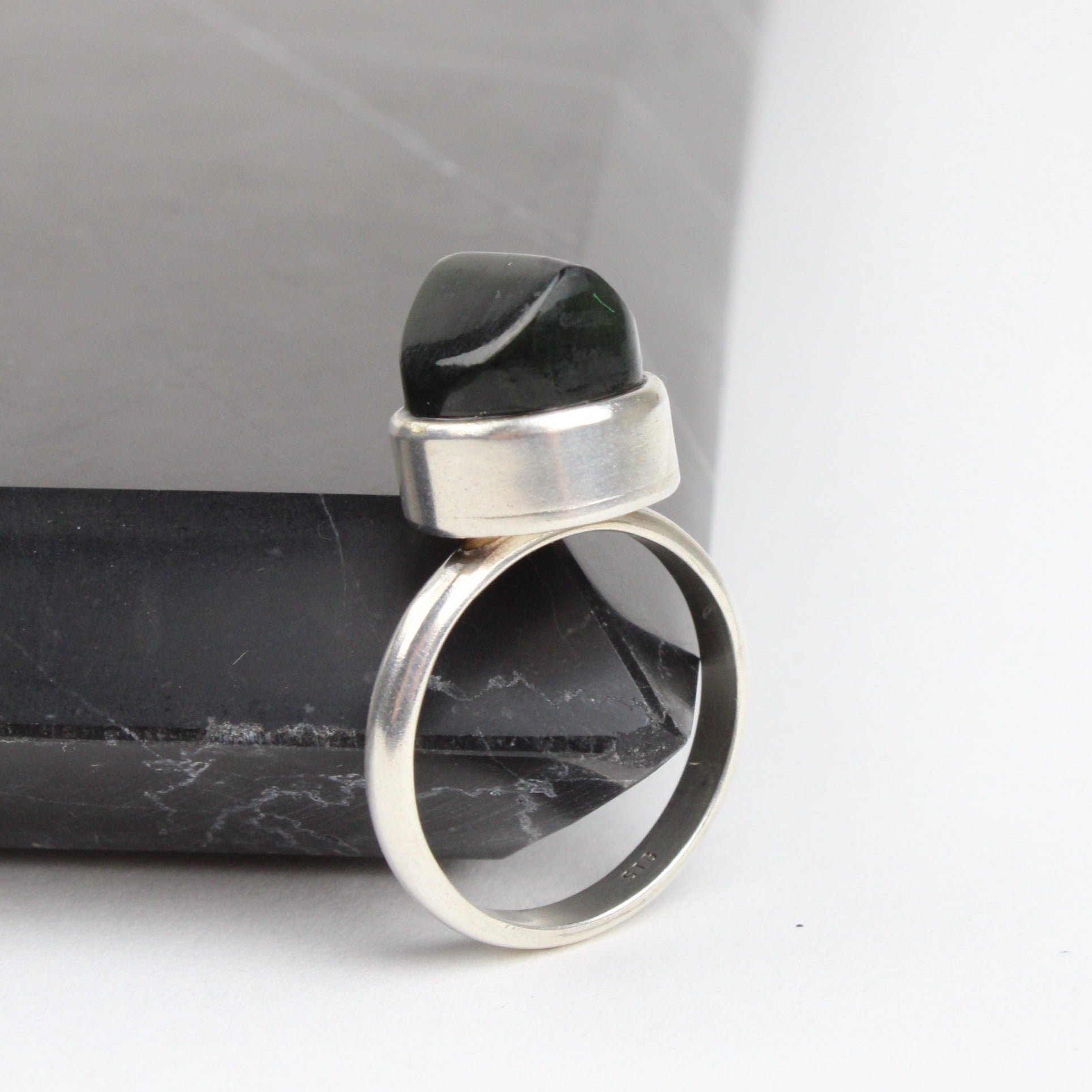 Pencil Rubber Greenstone ring – Kina NZ Design + Artspace