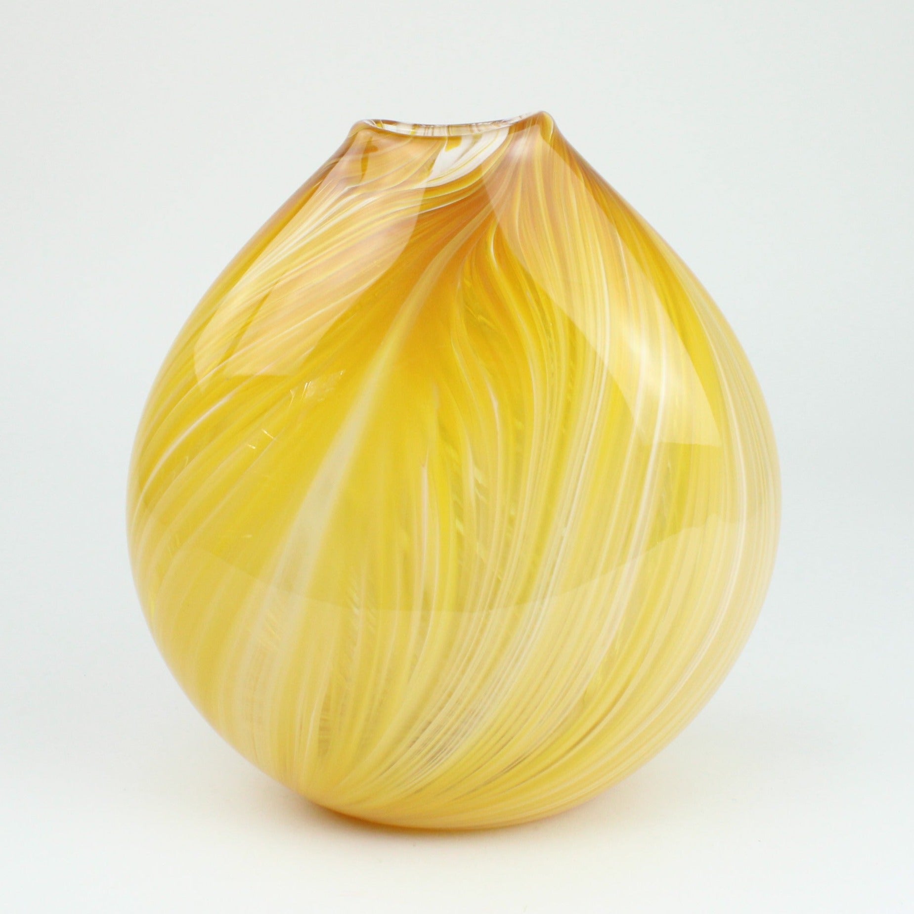 Mohua feather vase – Kina NZ Design + Artspace