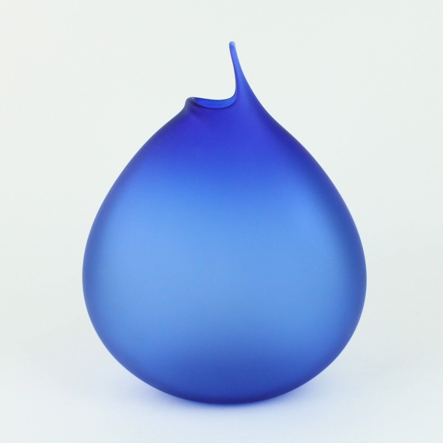 Cobalt frost drop vase – Kina NZ Design + Artspace