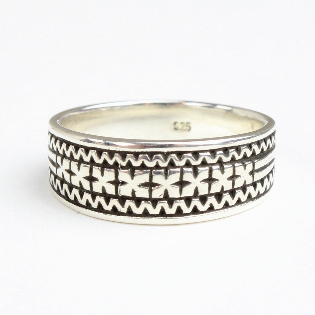 Whanau ring – Kina NZ Design + Artspace