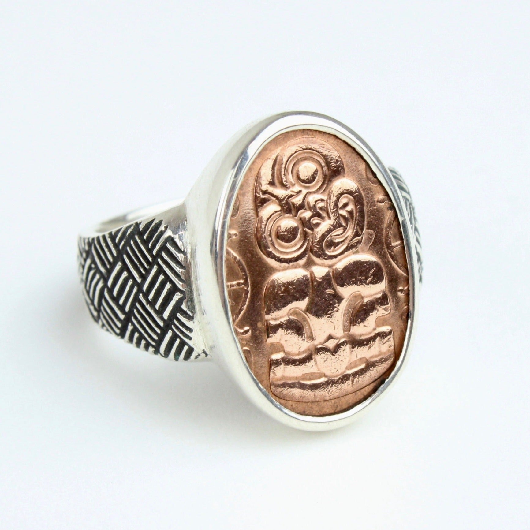 Oval Tiki ring – Kina NZ Design + Artspace